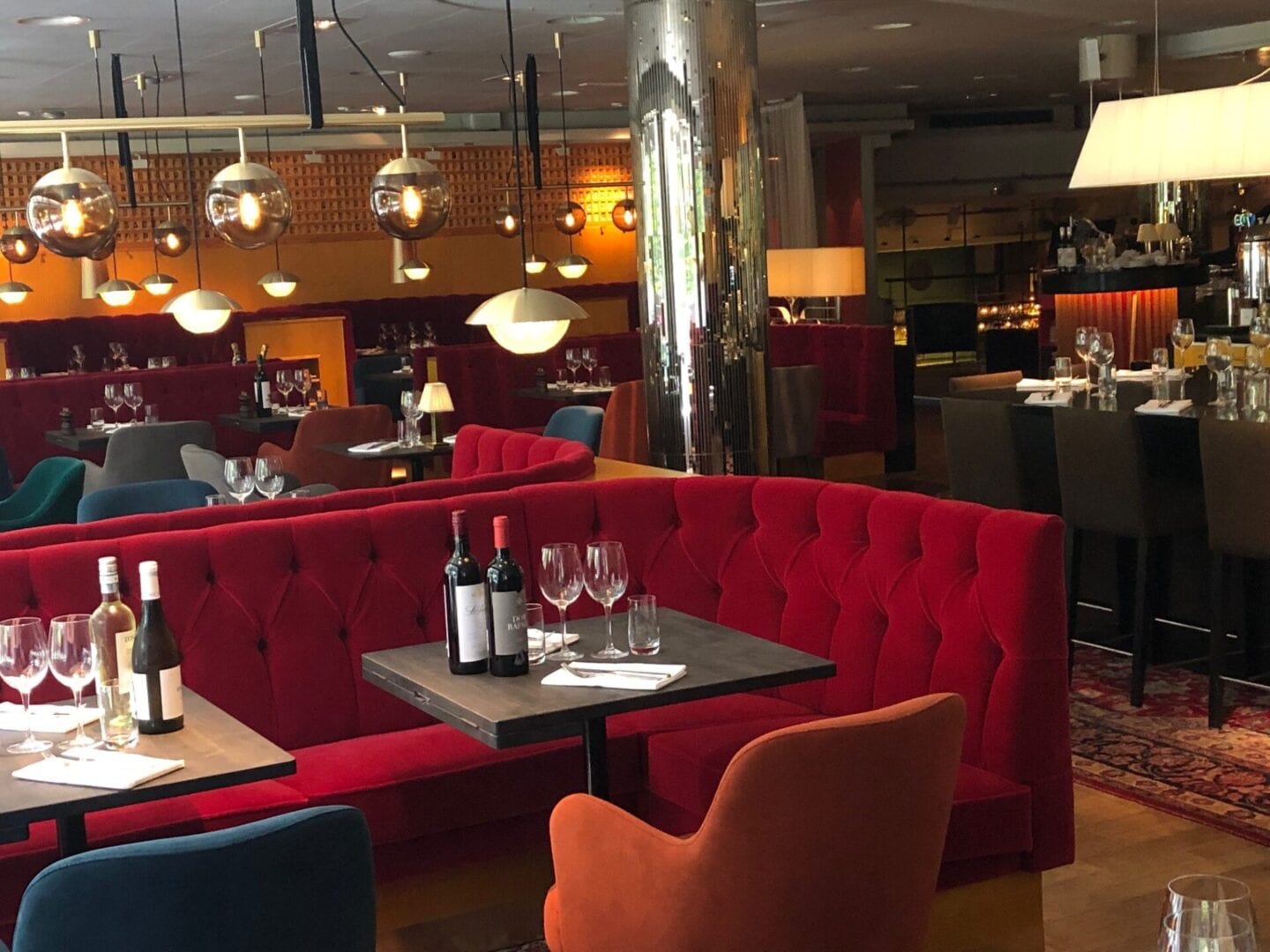 Rivals Bistro på Mariatorget -Gräddstuvade kantareller eller en Biff ...