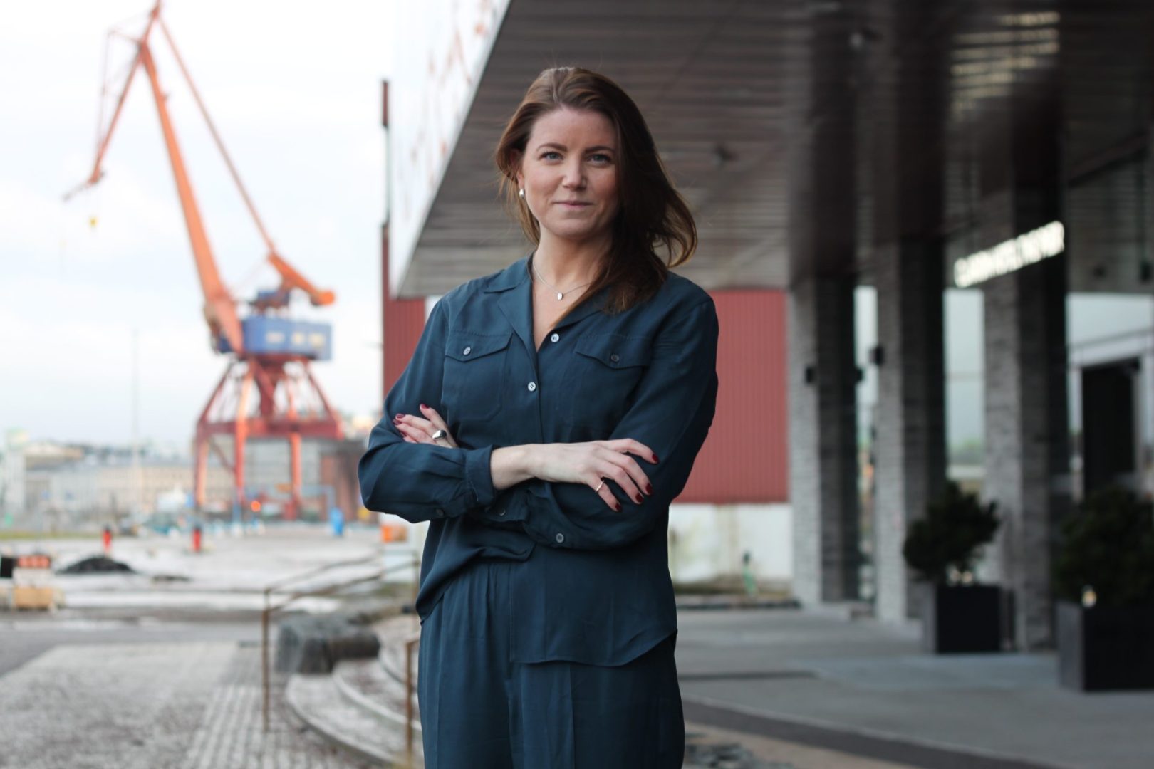 Josefine Gudmundson tar klivet från Stenpiren till Lindholmen och fortsätter resan som ...