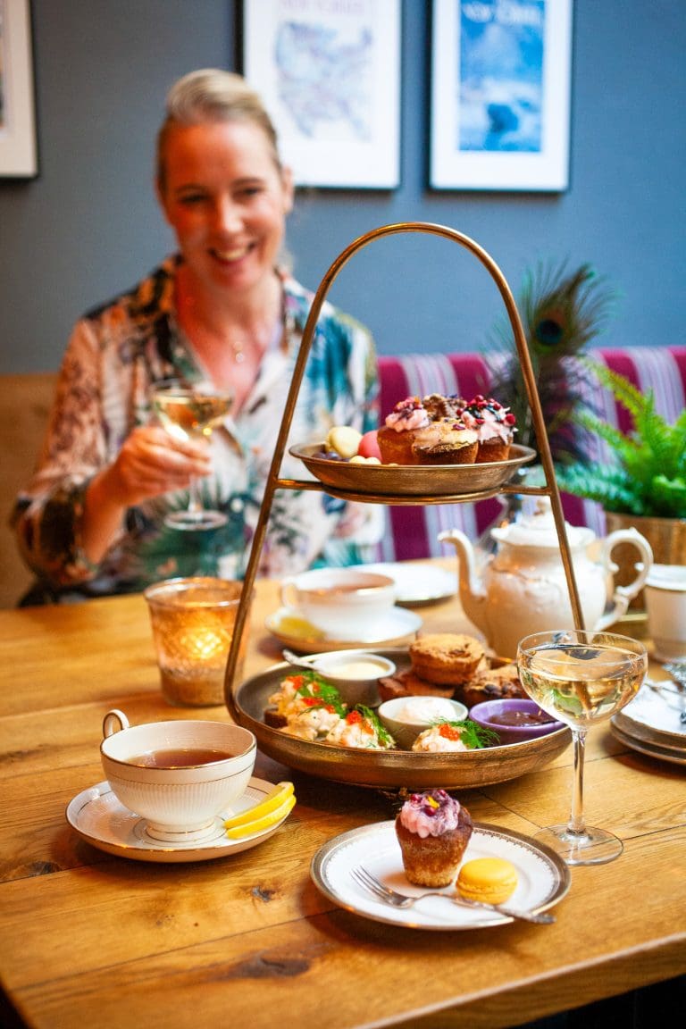 Afternoon Tea – Från Brittisk Tradition till Svensk Kult ...